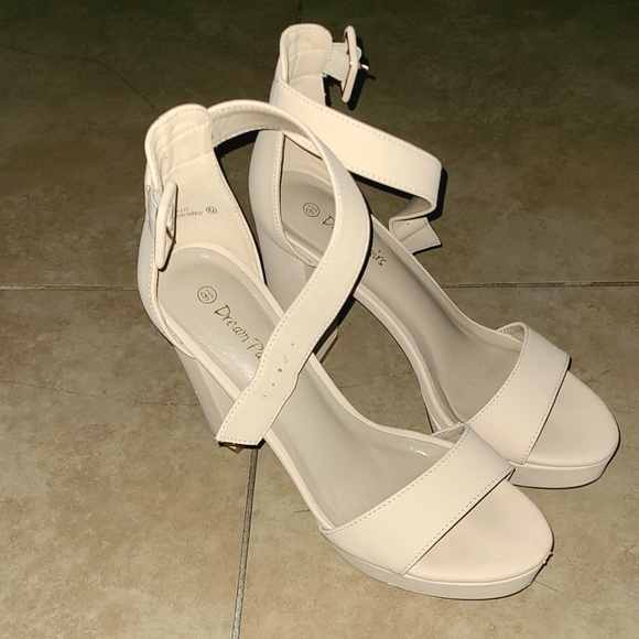 Dream Pairs | Shoes | Nude 4 Inch Platform Heels | Poshmark